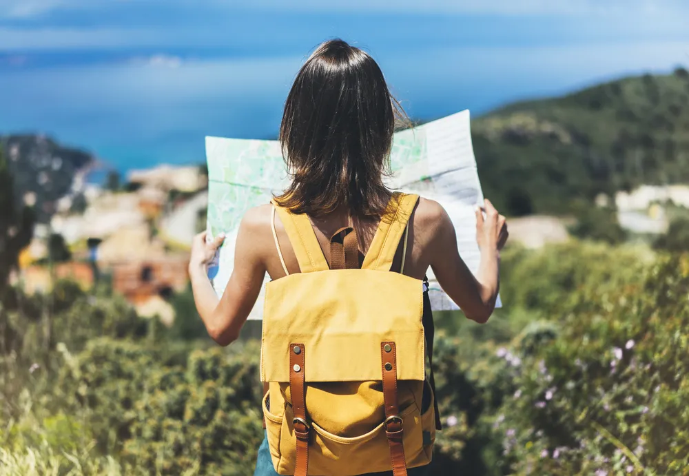 Minimalist Wandering: Travel Light, Experience More – Adepty